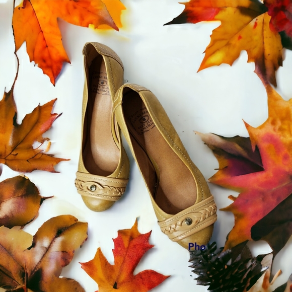 Lucky Brand | Shoes | Lucky Brand Low Vamp Leather Wedge Distressed ...